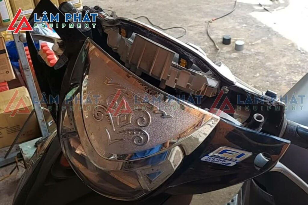 Thay đèn xe Vision giá bao nhiêu tiền? Có nên thay không?