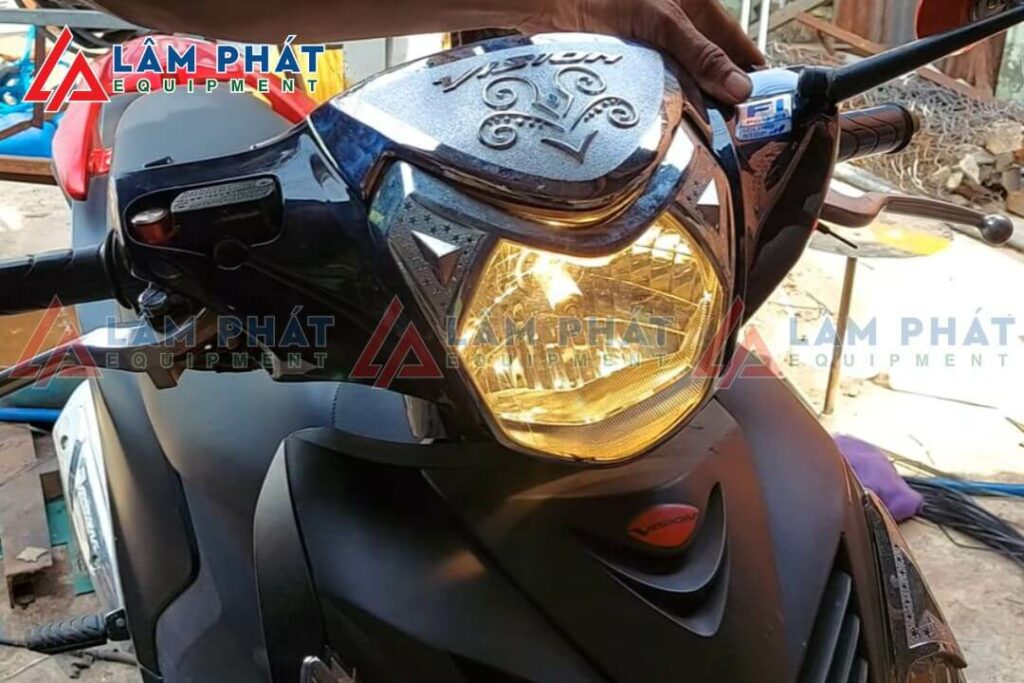 Thay đèn xe Vision giá bao nhiêu tiền? Có nên thay không?