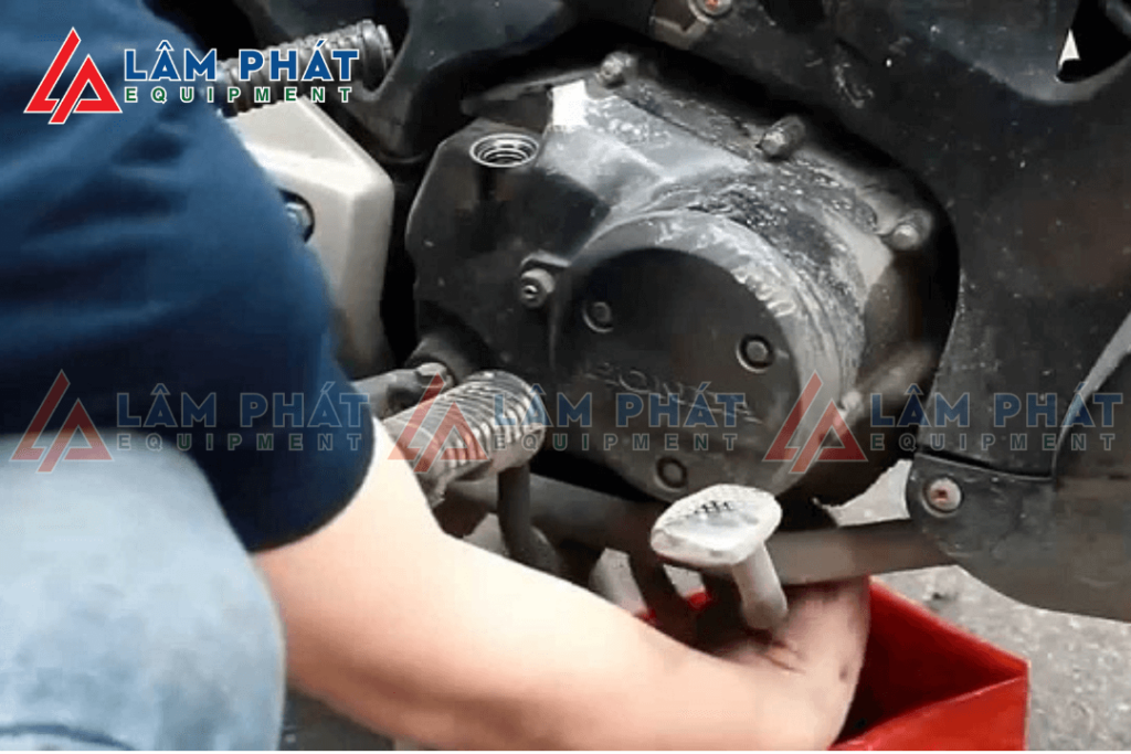 [CẢNH BÁO] Xe Wave đi bao nhiêu km thì thay dầu?